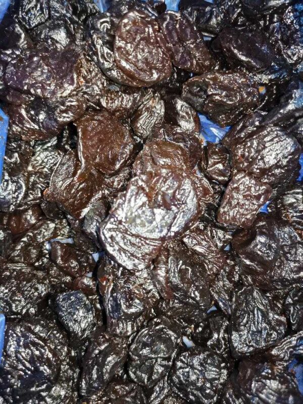 Black Seedless Prunes (Dried Plums) – 500g - Yad Nuts